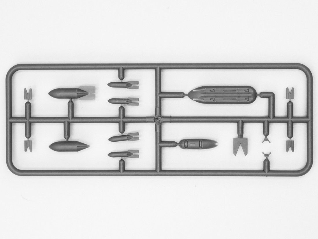 ICM 1:72 Messerschmitt Bf 109 E-7/B German Fighter Bomber 72135