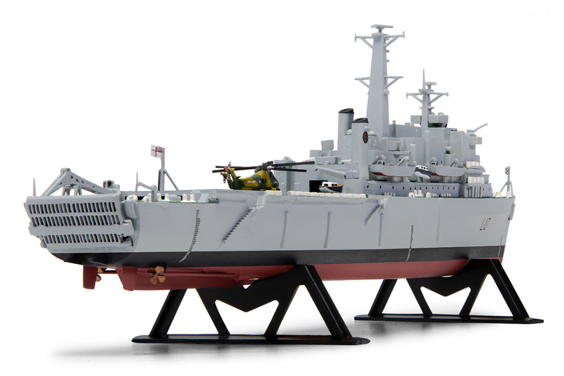 Airfix 1:600 HMS Fearless (Classic Kit VINTAGE) 3205V