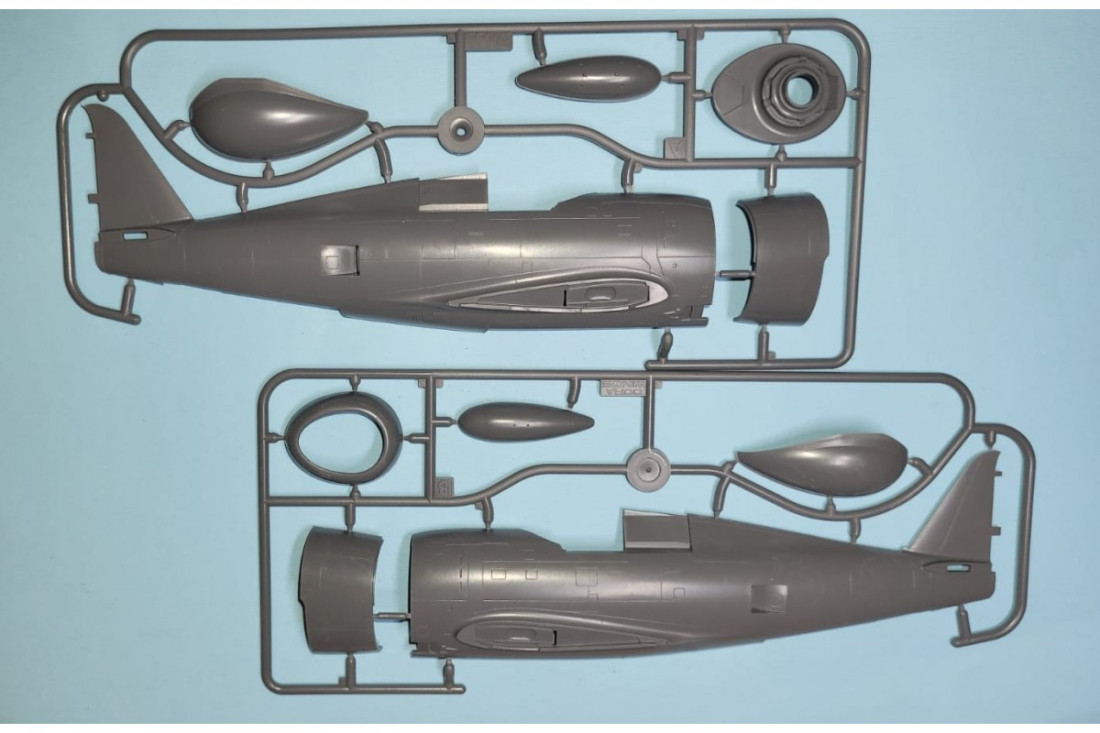 Dora Wings 1:48 Republic P-47C Thunderbolt w/ Ferry Tank DOW-48054